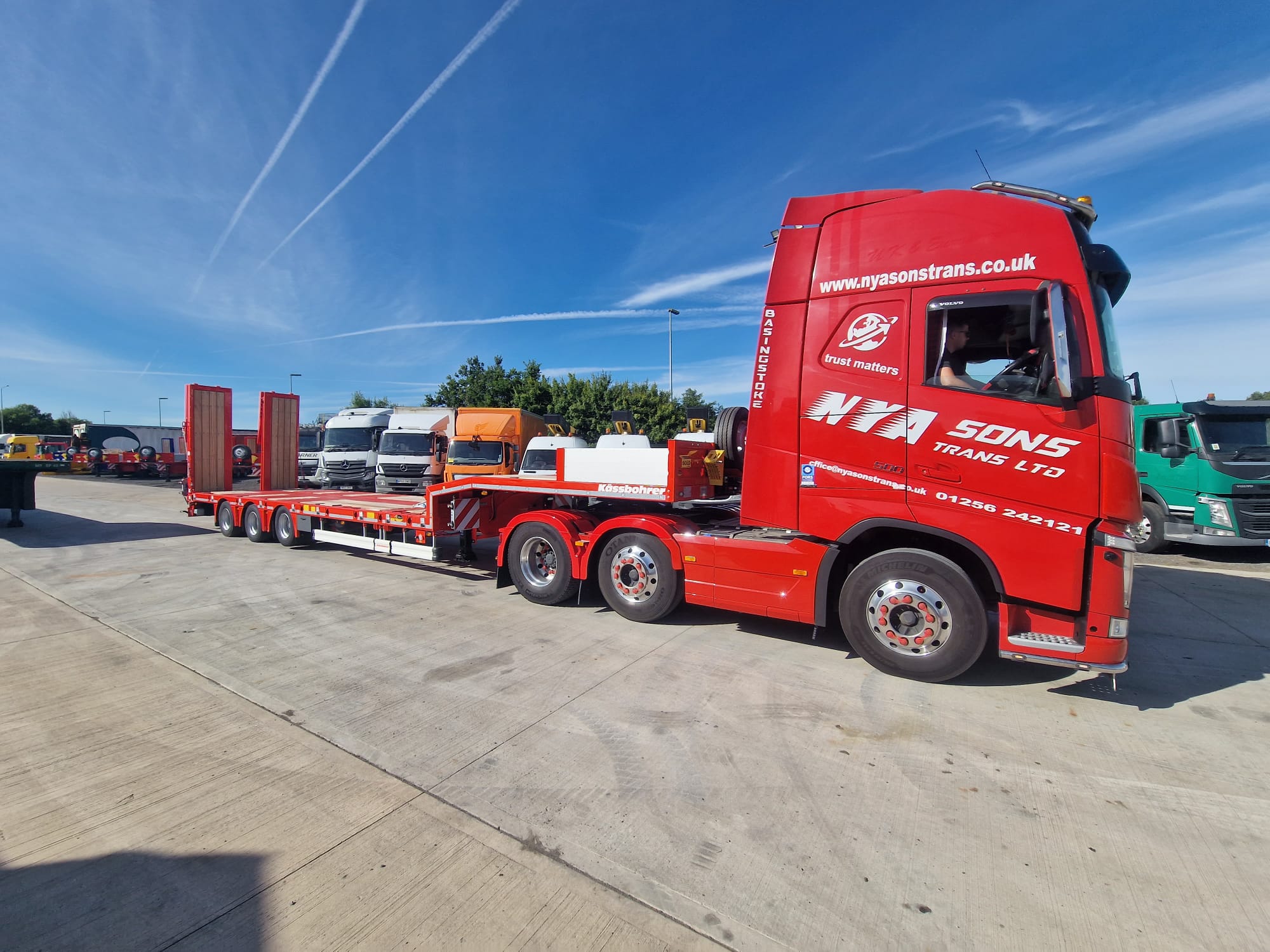 Low loader trailer